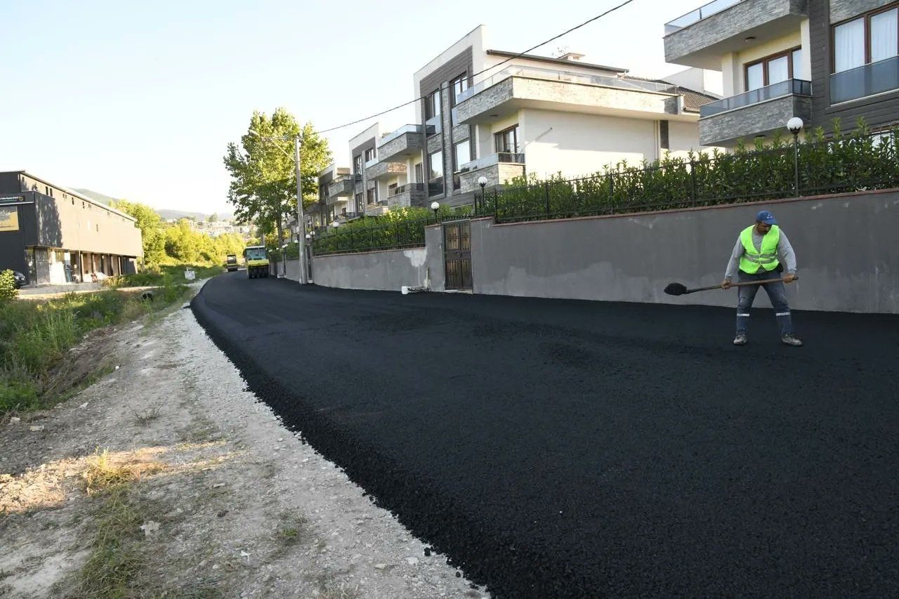 Başiskele´de Asfalt Çalışmalarına Devam
