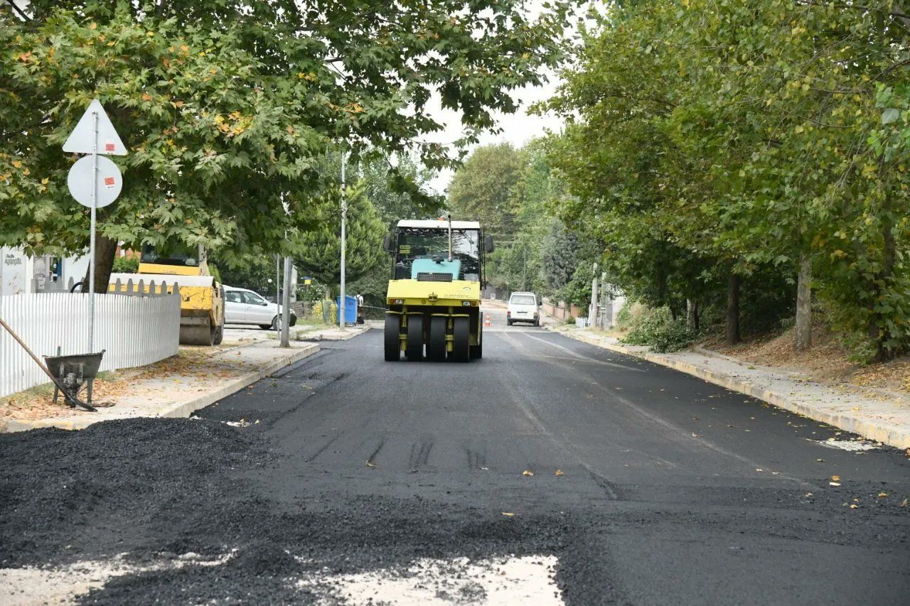 Başiskele´de Sıcak Asfalt Çalışmalarına Devam
