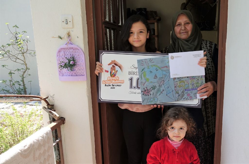 Resim Yarışması Birincileri Ödüllerini Aldı